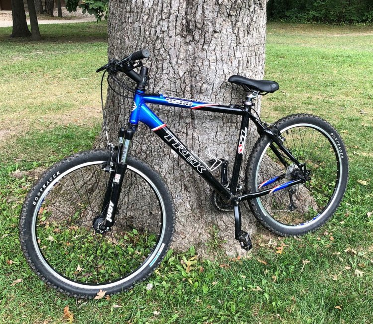 2005-trek-4500-mountain-bike-black-blue – Frugal Average Bicyclist